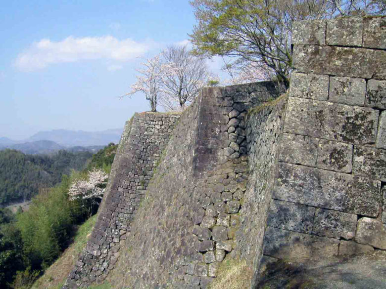 Oka Castle Ruins | Japan KYUSHU Tourist ジャパン九州ツーリスト株式会社