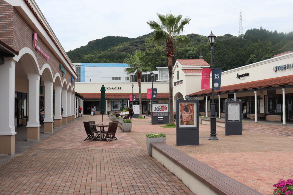 Tosu Premium Outlets | Japan KYUSHU Tourist ジャパン九州ツーリスト株式会社